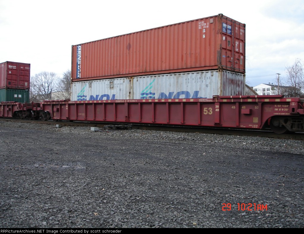 CP 523134C Double Stackcar w/GSTU Container 621709 WB